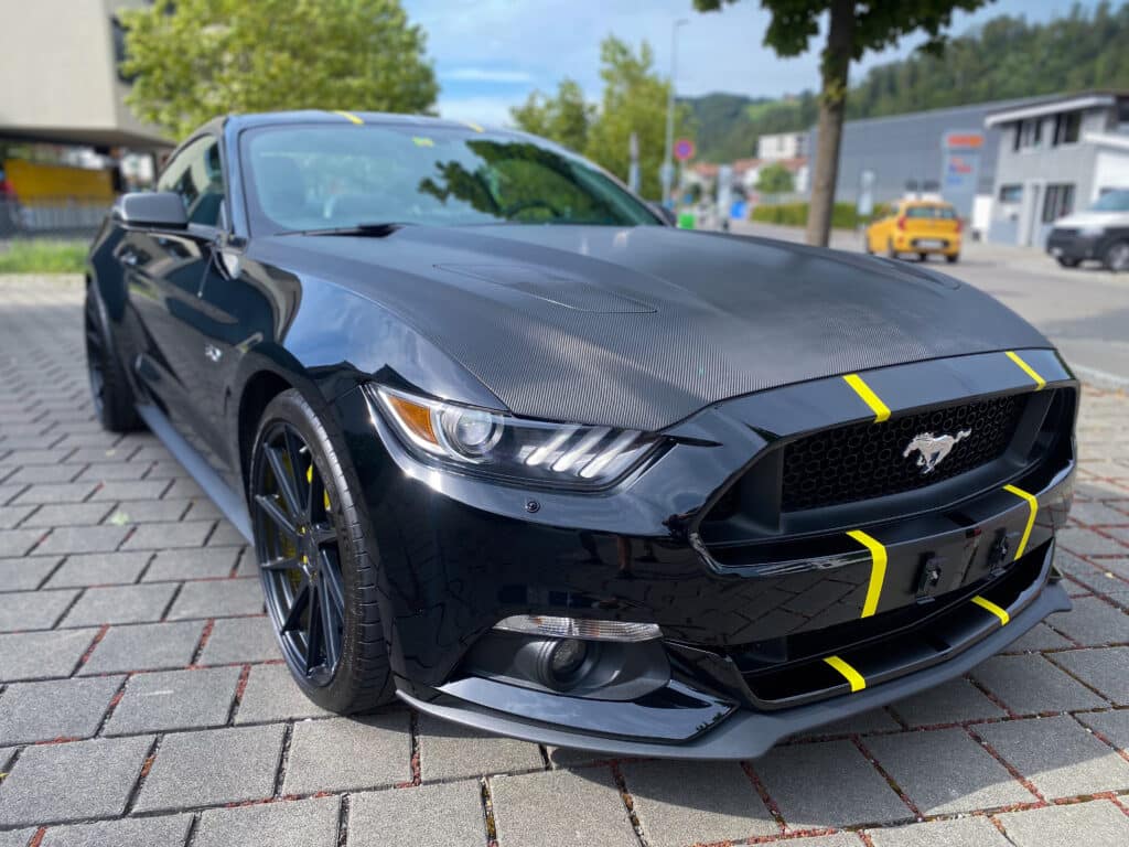 Ford Mustang GT 5.0 mit 3M Wrap Folie Carbon Fiber Black - Bader ...